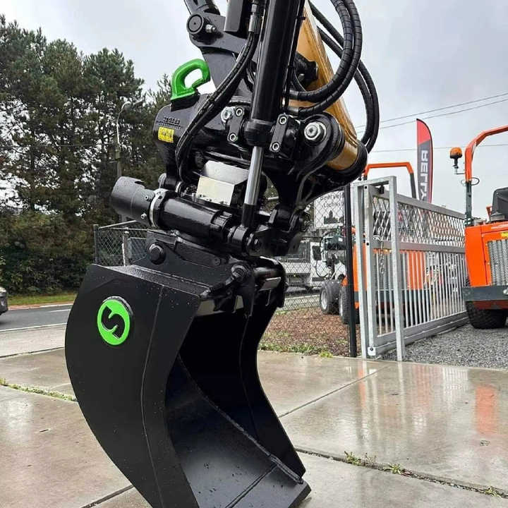 Excavator Hydraulic Wrist 360 Degree Rotation Bucket 45 Degree Left and ...