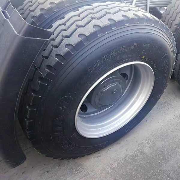Sinotruck Howo N7 371 HP Tractor Truck - Heavy Duty Performance