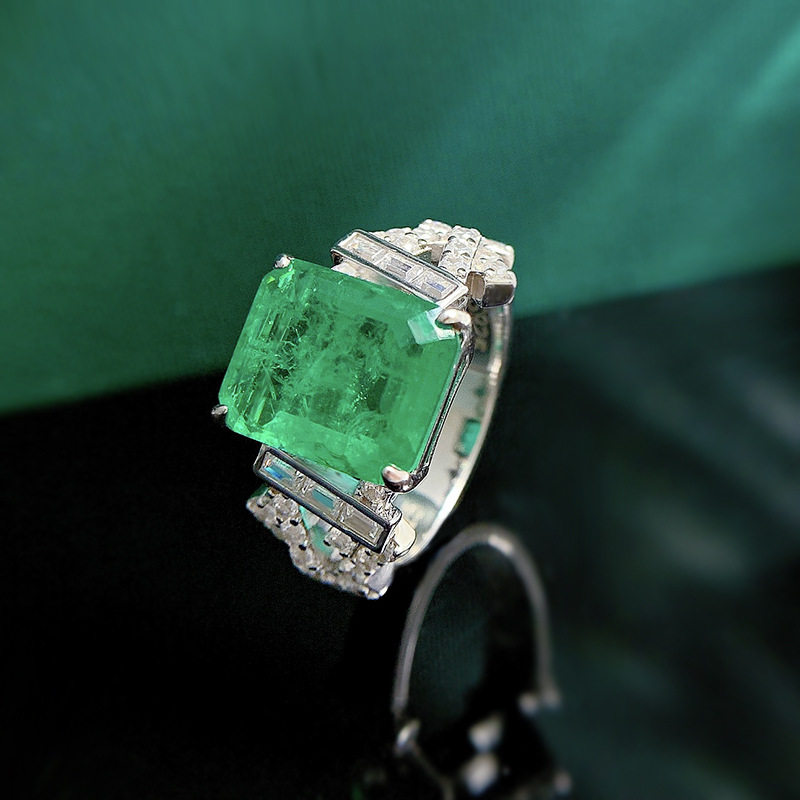 How to Choose the Best Fake Emerald Ring for Women: A Complete Buying Guide