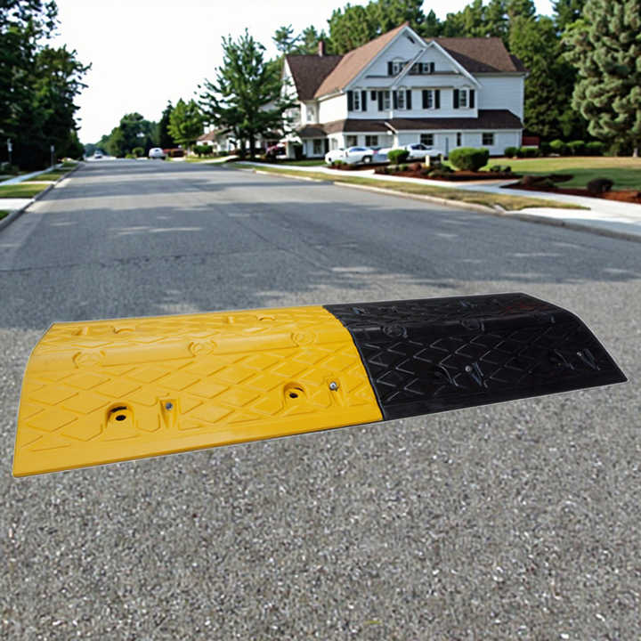 Portable 500*350*50mm Rubber Speed Bump for Traffic Safety Reflective ...