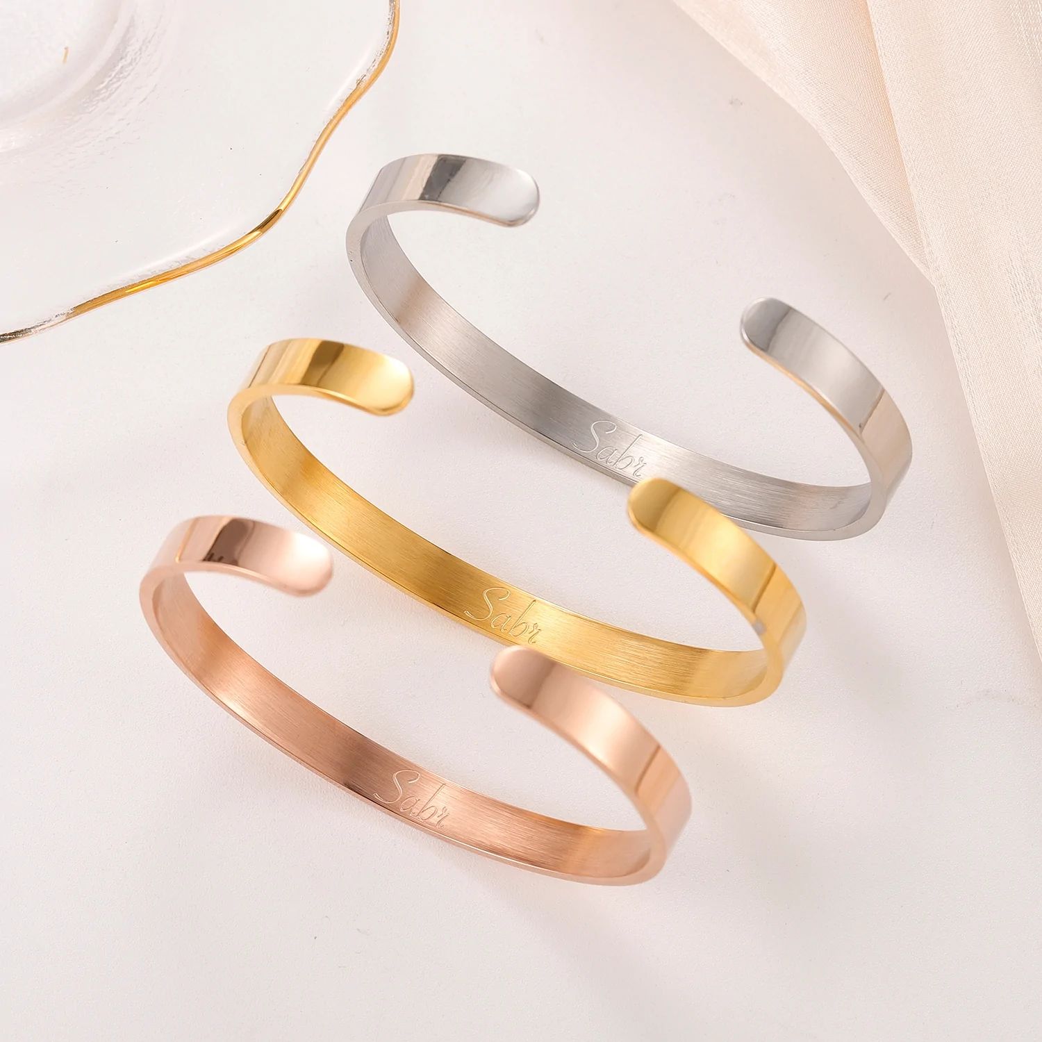 How to Choose the Best Alhambra Bracelet: A Complete Buying Guide