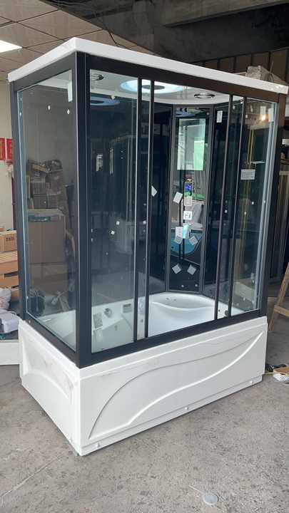 Steam Room - Modern Jacuzzi Bathtub with Shower & Whirlpools