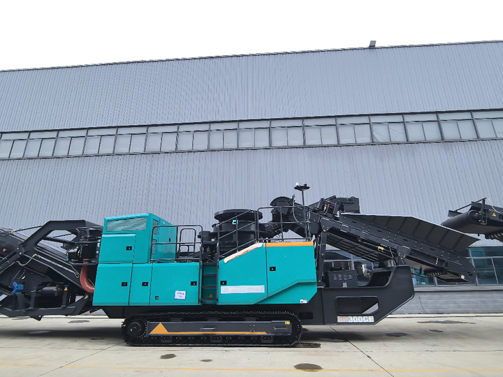 Crawler Heavy Duty Linear Ore Screening Station 200-600t/H Sp1845shhd ...