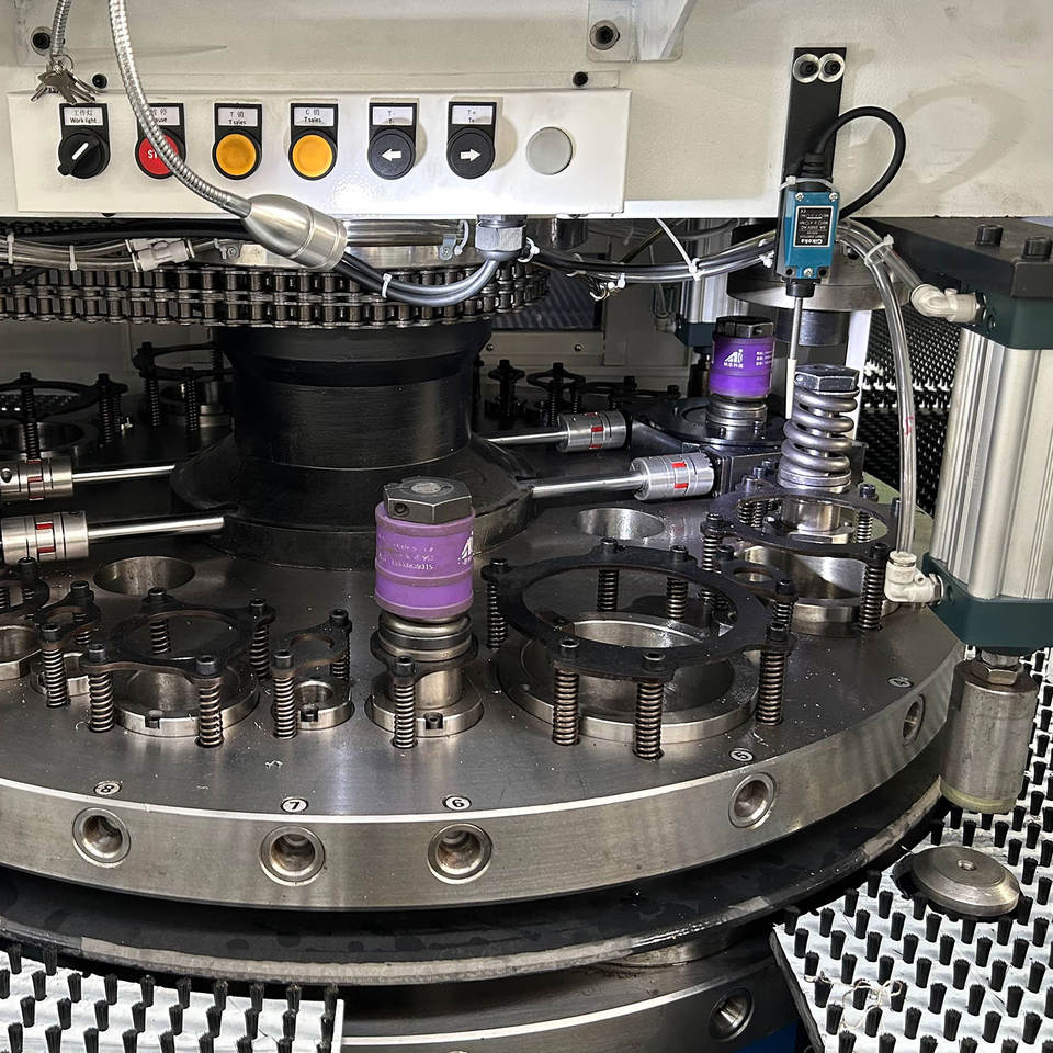 Automatic Automatic Cnc Turret Punching Press Machine Hydraulic Cnc ...