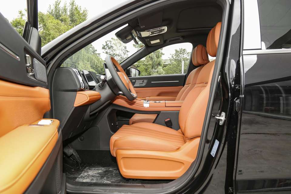Jetour X70 Plus L 2026 - Premium SUV with 1.5T & 2.0T Engines