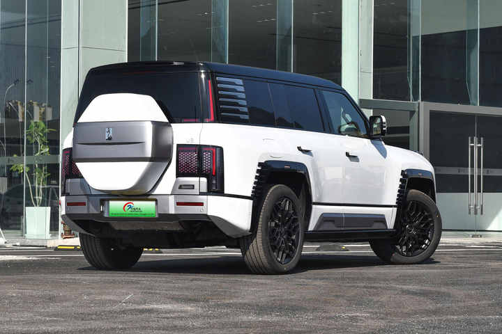 BYD Yangwan U8 - Electric SUV with 4x4 Four Motor Drive