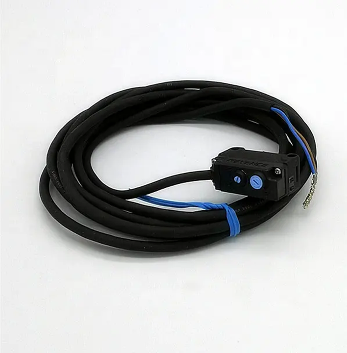KEYENCE PZ-G61P Built-in Amplifier Photoelectric Sensors Square ...
