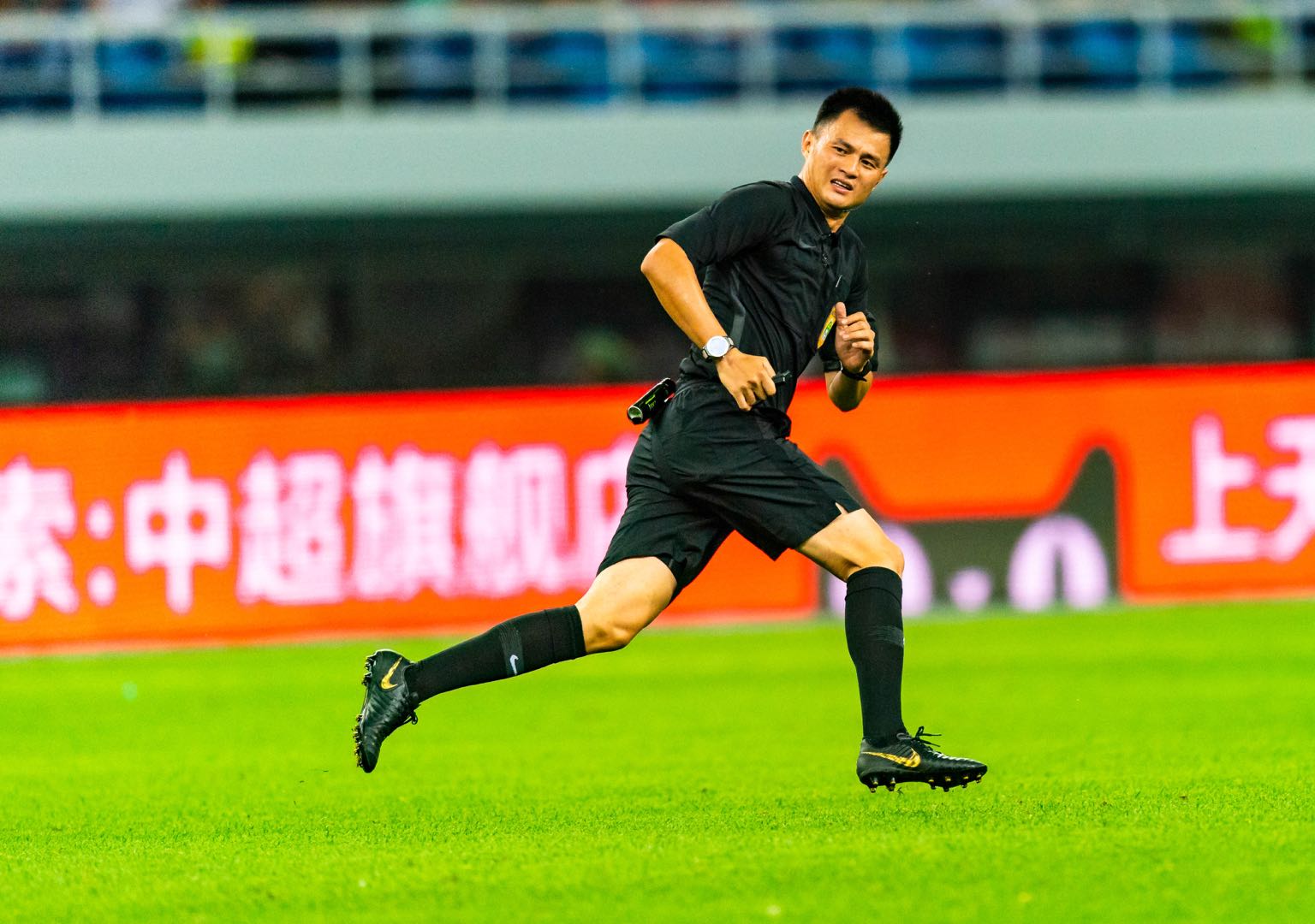 How to Choose the Best Football Referee Spray: A Complete Buying Guide