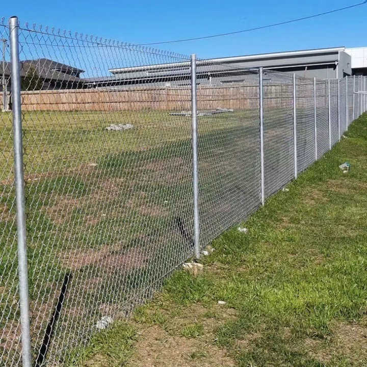 Classic Black Green Chain Link Diamond Cyclone Wire Mesh Fences