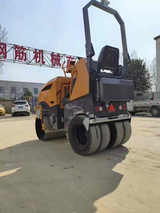 Pneumatic Road Roller Compactor Mini Road Roller Asphalt Rubber Tire ...