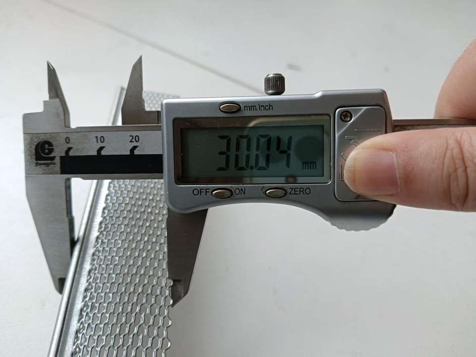 Galvanized Stainless Steel Micro Angle Bead for Wall Corner Protection ...