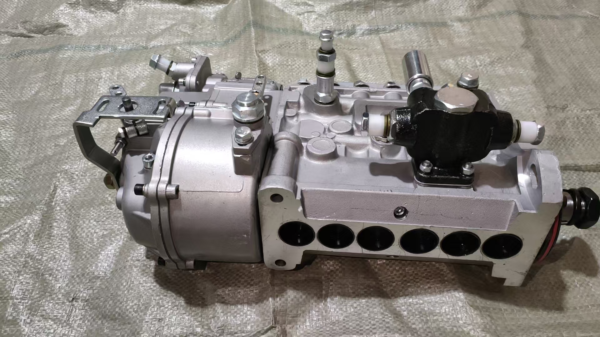 Order Online Shacman Truck Fuel Injection Pump Durable Steel Fuel Pump ...