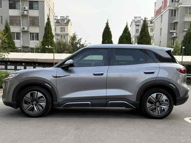 Used Car BYD Yuan up Electric SUV with Leather Seats R16 Tires Dark ...