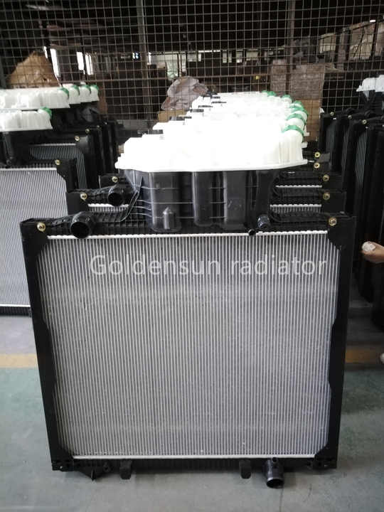 曼Tga卡车散热器62873 81061016459 81.06101.6512 81.06101.6462 81.06101.6469 ...