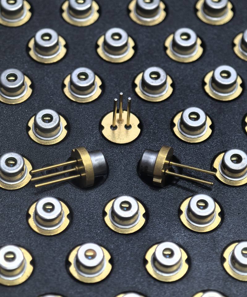The multimode 850nm 500mw laser diode is used for human-machine ...