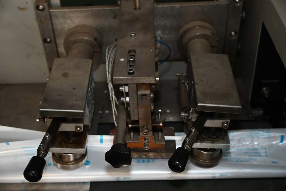 WUAI Commercial Horizontal Dry Ice Cube Packing Machine PLC & Engine ...
