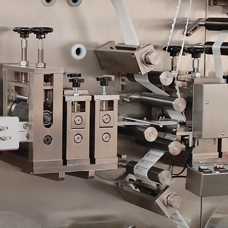 YunWo Fully Automatic Medical Wound Dressing Packaging Machine for ...