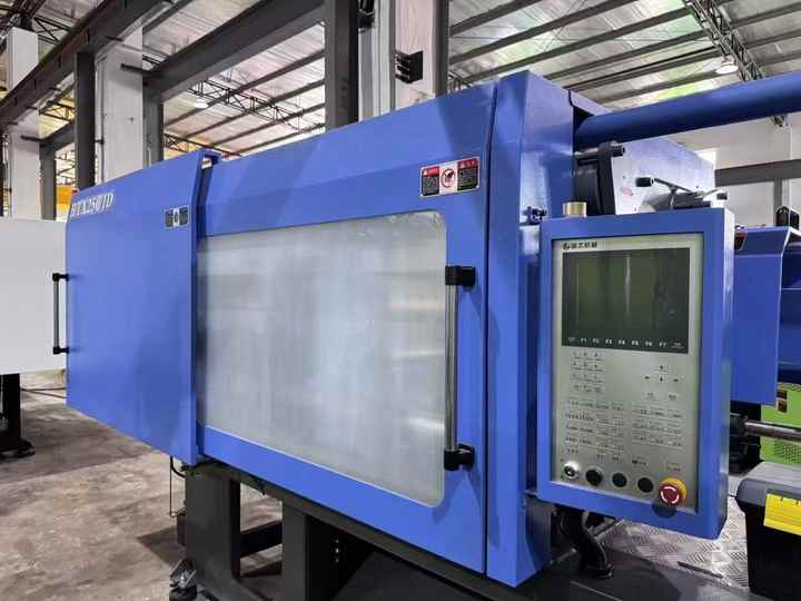 250 Ton Plastic Injection Molding Machine with Servo System Plastic ...