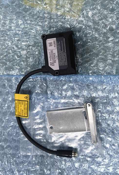 KEYENCE IL-100 Laser Distance Sensor - Precision & Reliability