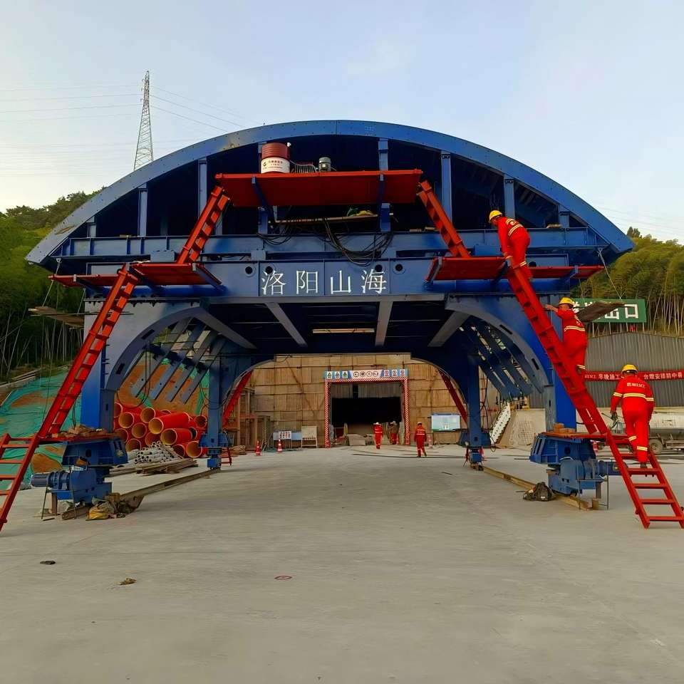 Secondary Lining Gear Motor-powered Fully Hydraulic Formwork Trolley ...