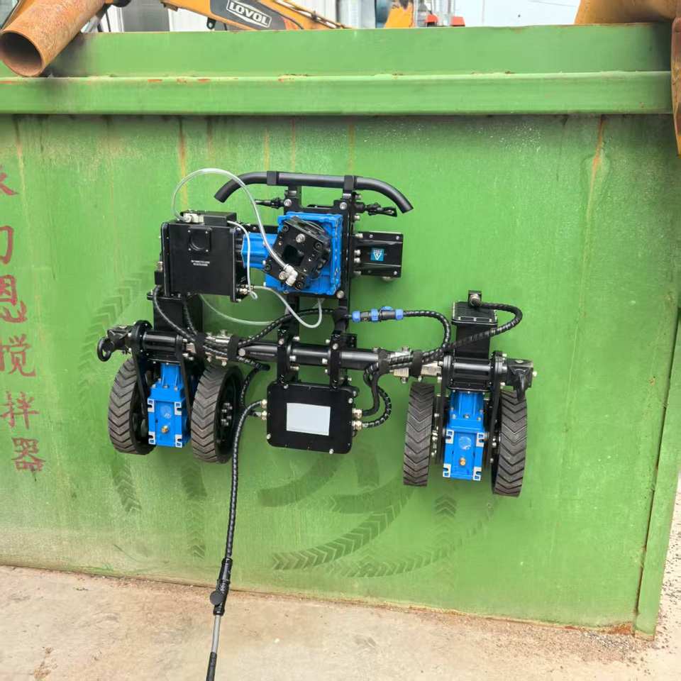Wall Climbing Robot for rust Removal Cleaning Painting of Ships and Oil ...