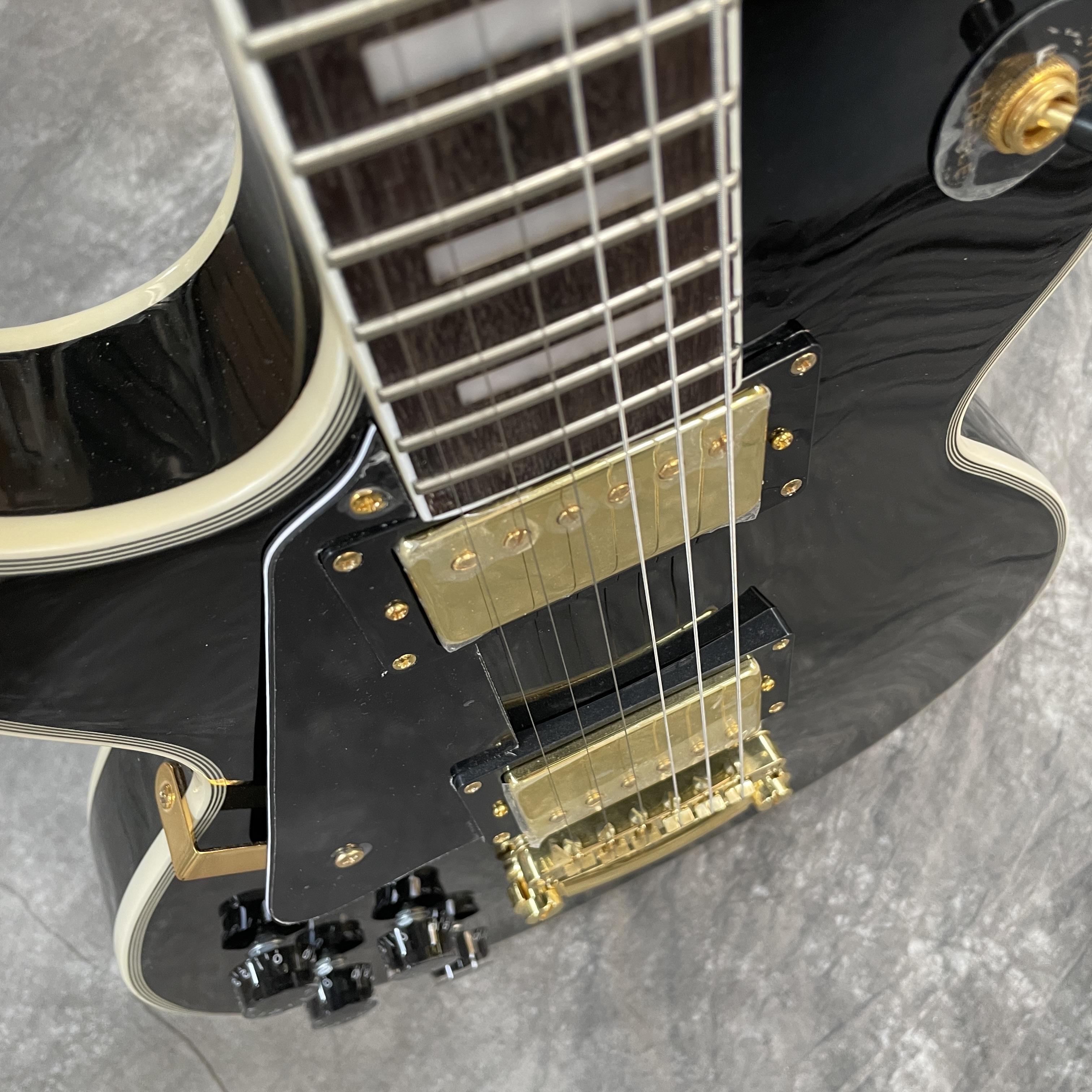 How to Choose the Best Electric Guitar for Left-Handed Players