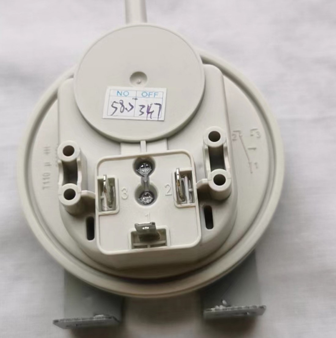 Wall-hung furnace sensor assembly Wall-hung furnace special flow sensor ...