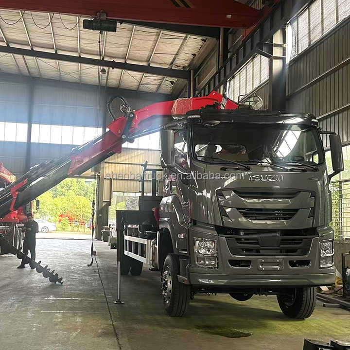 8 Ton Isuzu Folding Crane Truck with Hydraulic Grabber Earth Digger ...