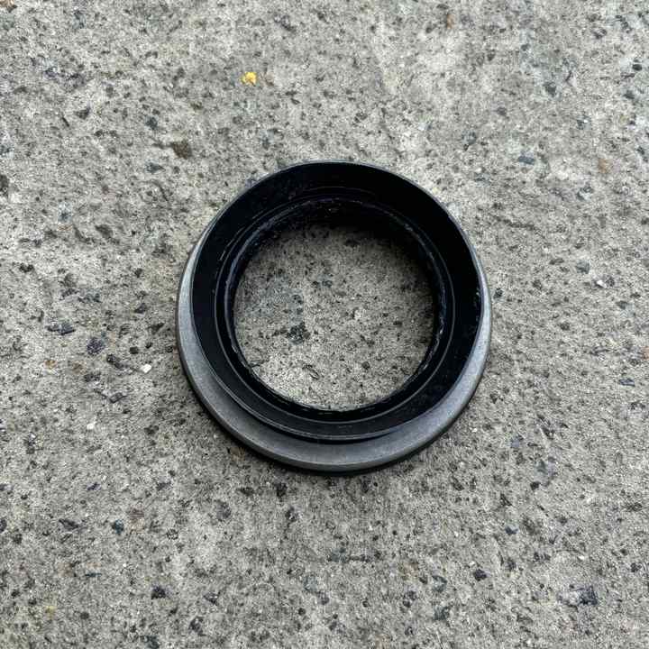Automobile Engine Genuine Rear Axle Oil Seal 68393973AA for J-eep W ...