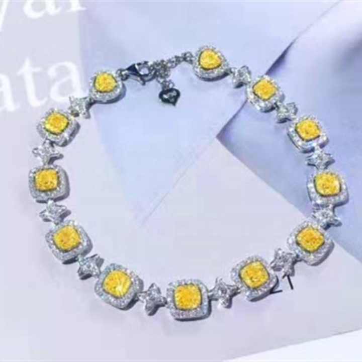 Elegant Women's Bangle - 18k Gold with 1.4ct Yellow Diamond