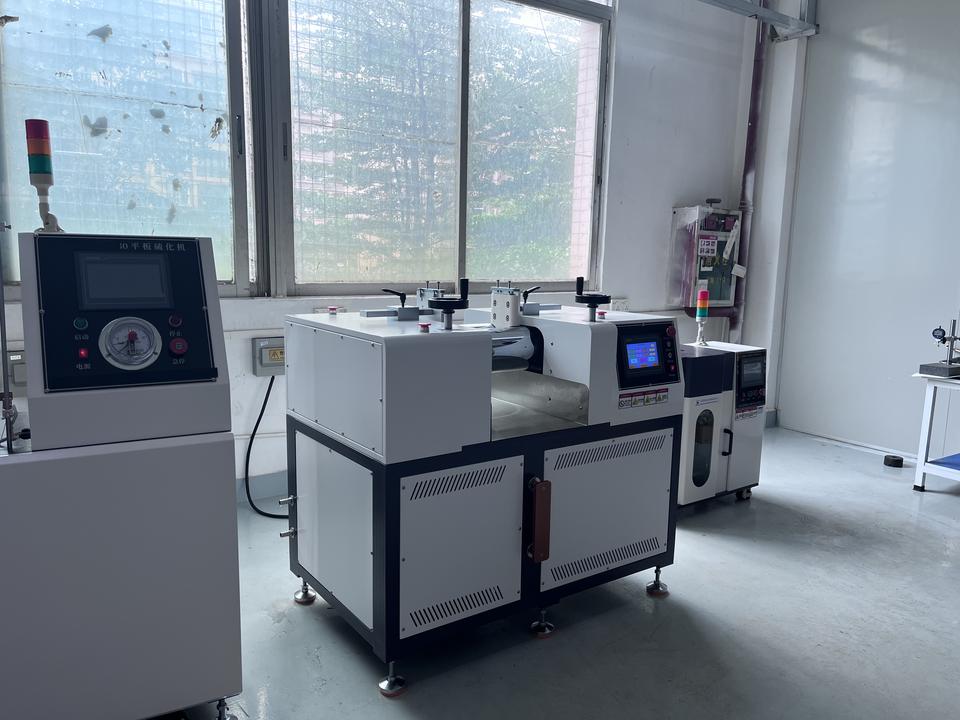User-Friendly Laboratory Open Mill with Adjustable Roller Gap Hot Sale ...