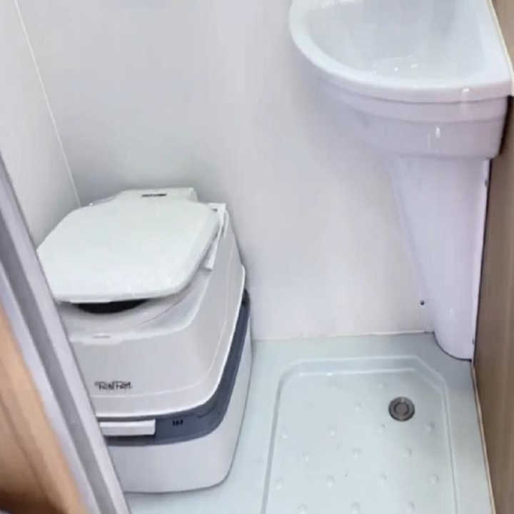 Pioneer Factory Customize off Road Luxury Camper RV Trailer
