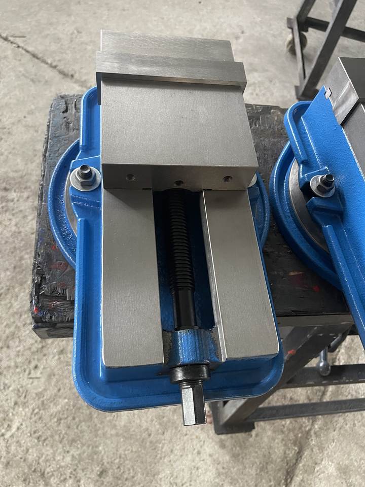 Universal Manual Bench Vise 2-Way Tilting Angle - 200mm
