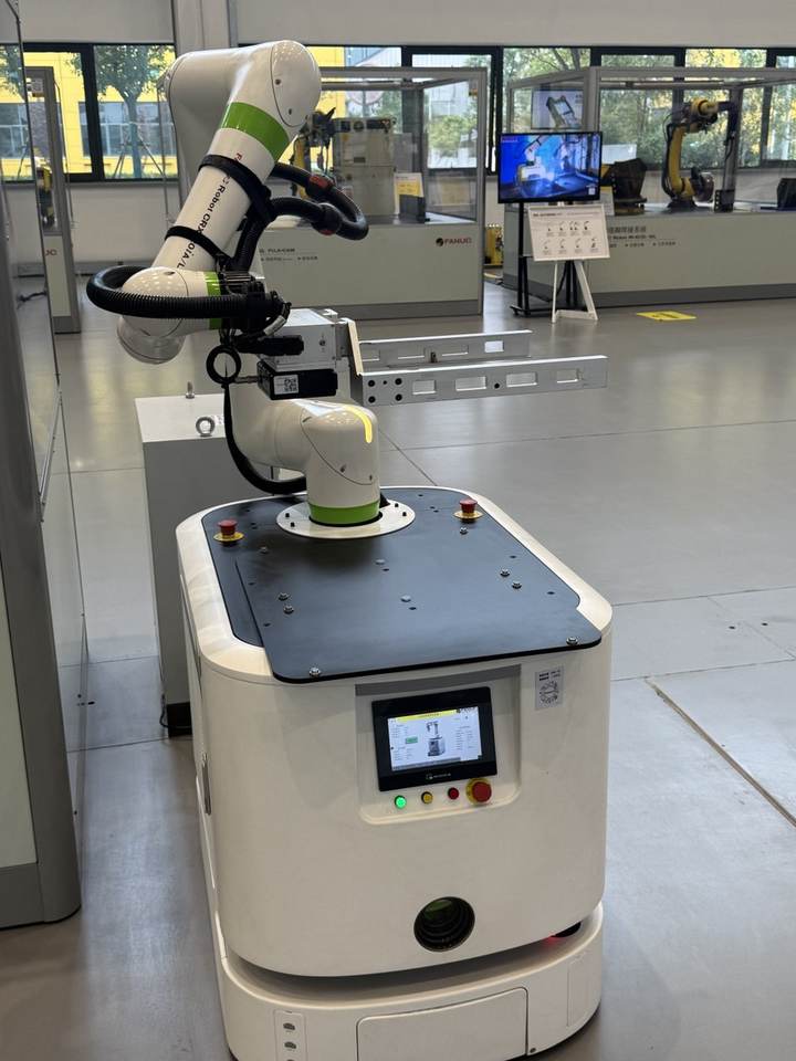 Automatic Handling Palletizing Workstation Fanuc CRX Series 6 Axis ...