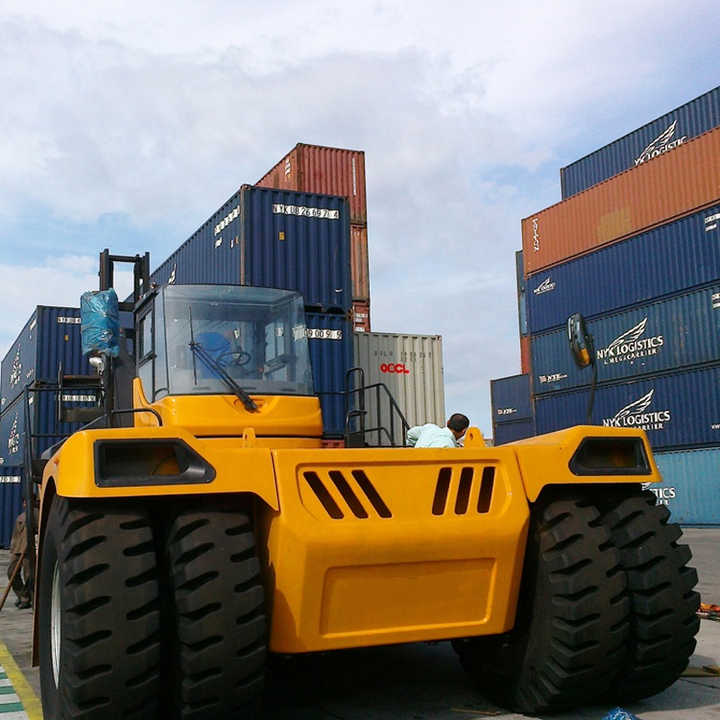 SCP100A Forklift - 10 Ton Diesel Capacity for Heavy Lifting