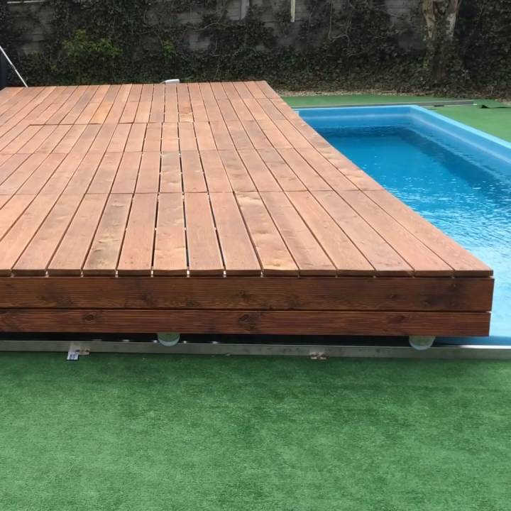Retractable Pool Cover - Safety & Customization for Pools