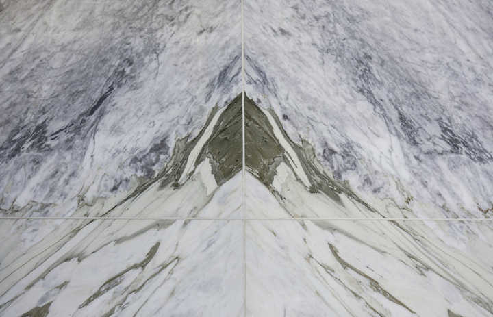 Luxury Home Wall Decoration Calacatta Manhattan Blue Bookmatched Marble ...