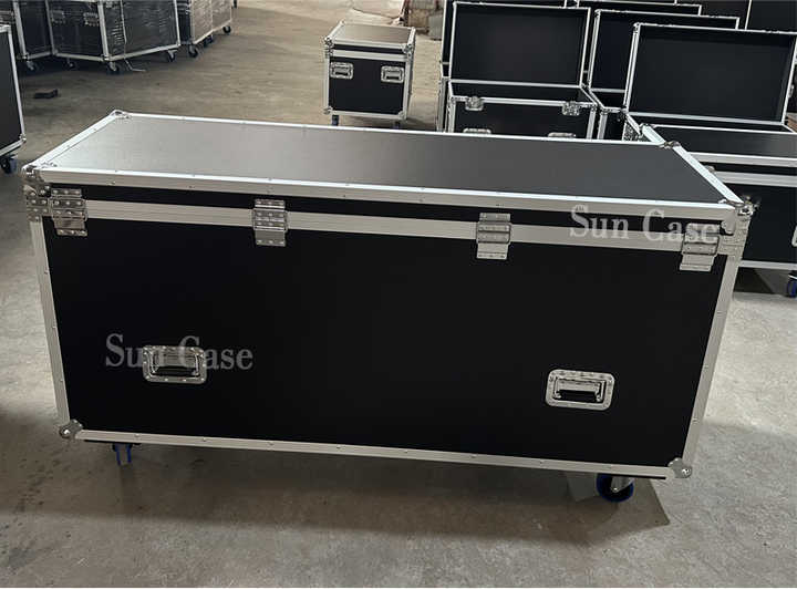 Cable Flight Case W/ Retractable Handle and Low-Profile Recessed Wheels ...