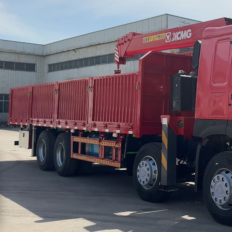 Heavy Duty 8x4 Cargo Truck 12 Wheels Powerful Lifting Capacity Truck ...