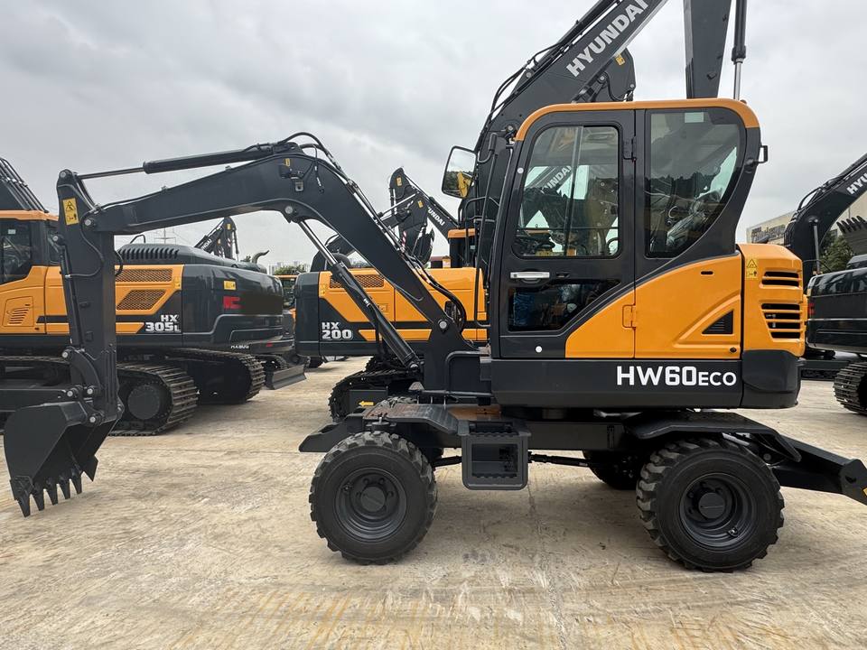 Fuel Efficient HW60 Wheeled Excavator for Cost Effective Earthmoving ...