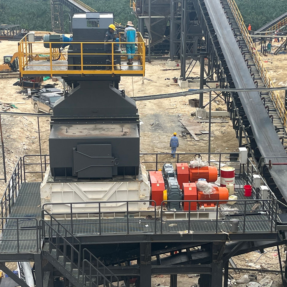Stone/Jaw/Cone/Impact/Hammer/Quarry/Mining Crusher for Asphalt/Granite ...