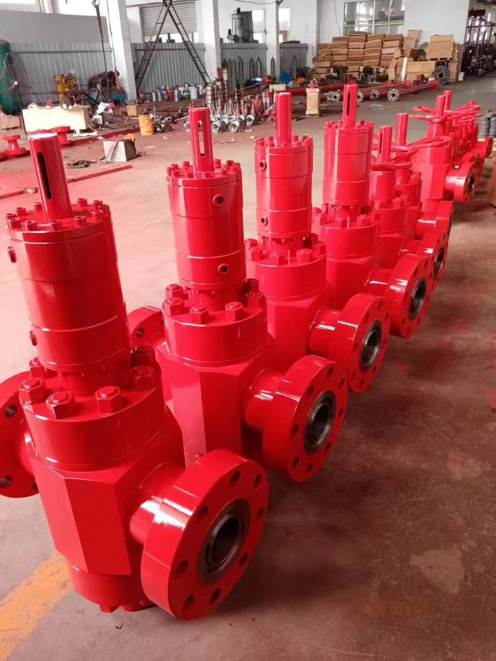 Hydraulic Flat Gate Valve Flange Connection API Standard 35MPa 3-1/8 ...
