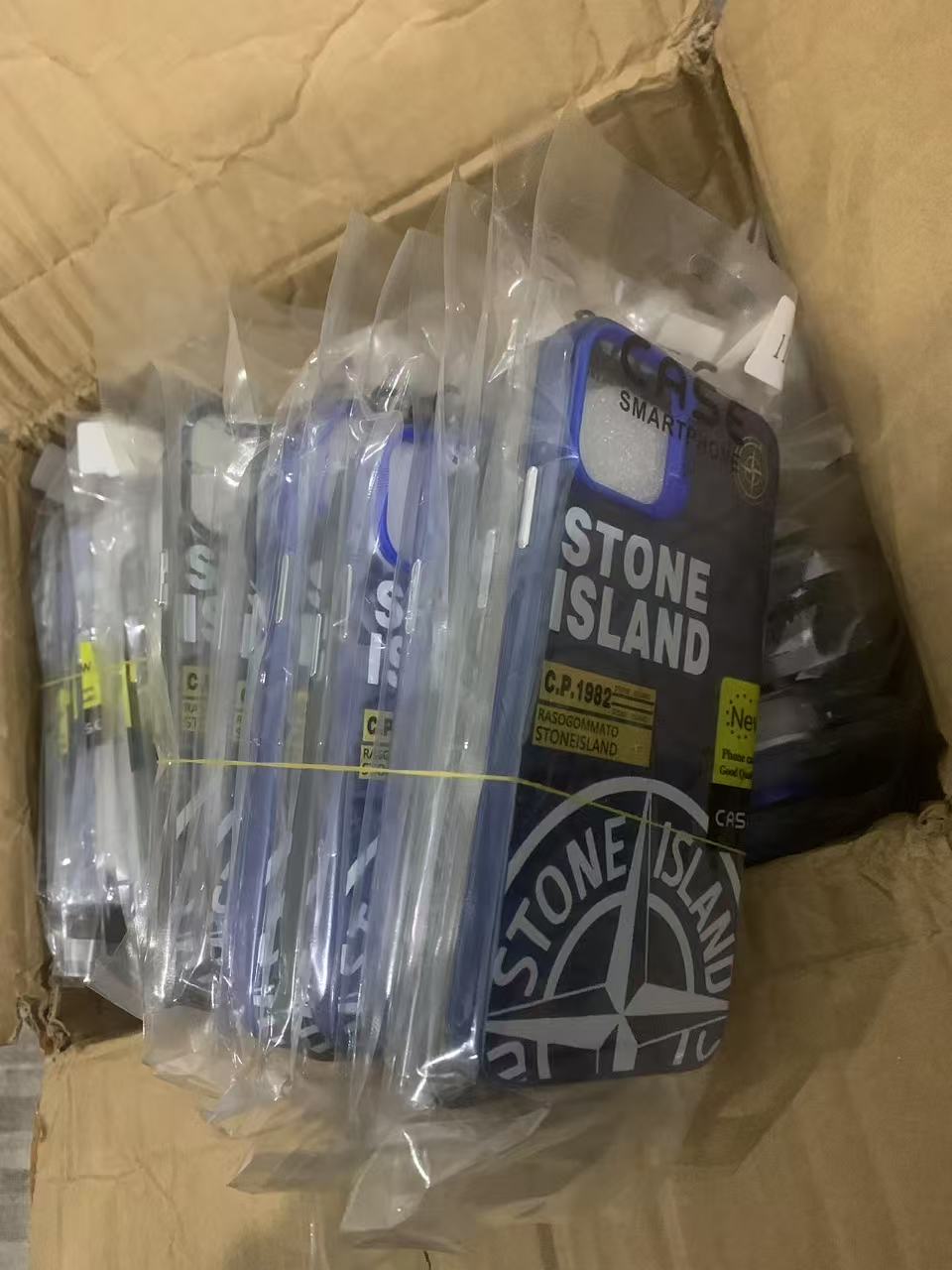 Coque Stone Island pour iPhone 12 - Design tendance et durable