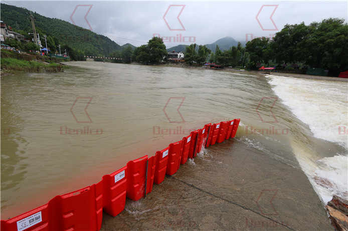 Easy Deploy Water Filled Freestanding Flood Barrier - Aqua Dam