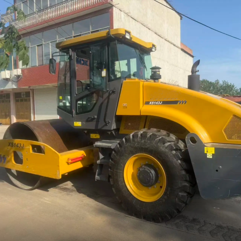 XS143J Single Drum Diesel Engine Vibratory Roller with Pump for Road ...