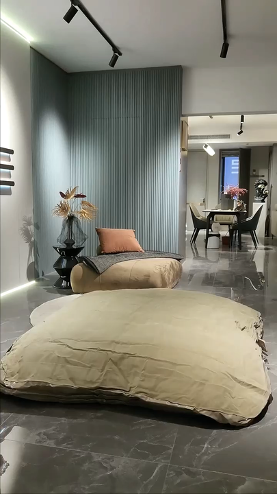 Inflatable Bedroom Mattress - Flocking Cover & Built-in Pump