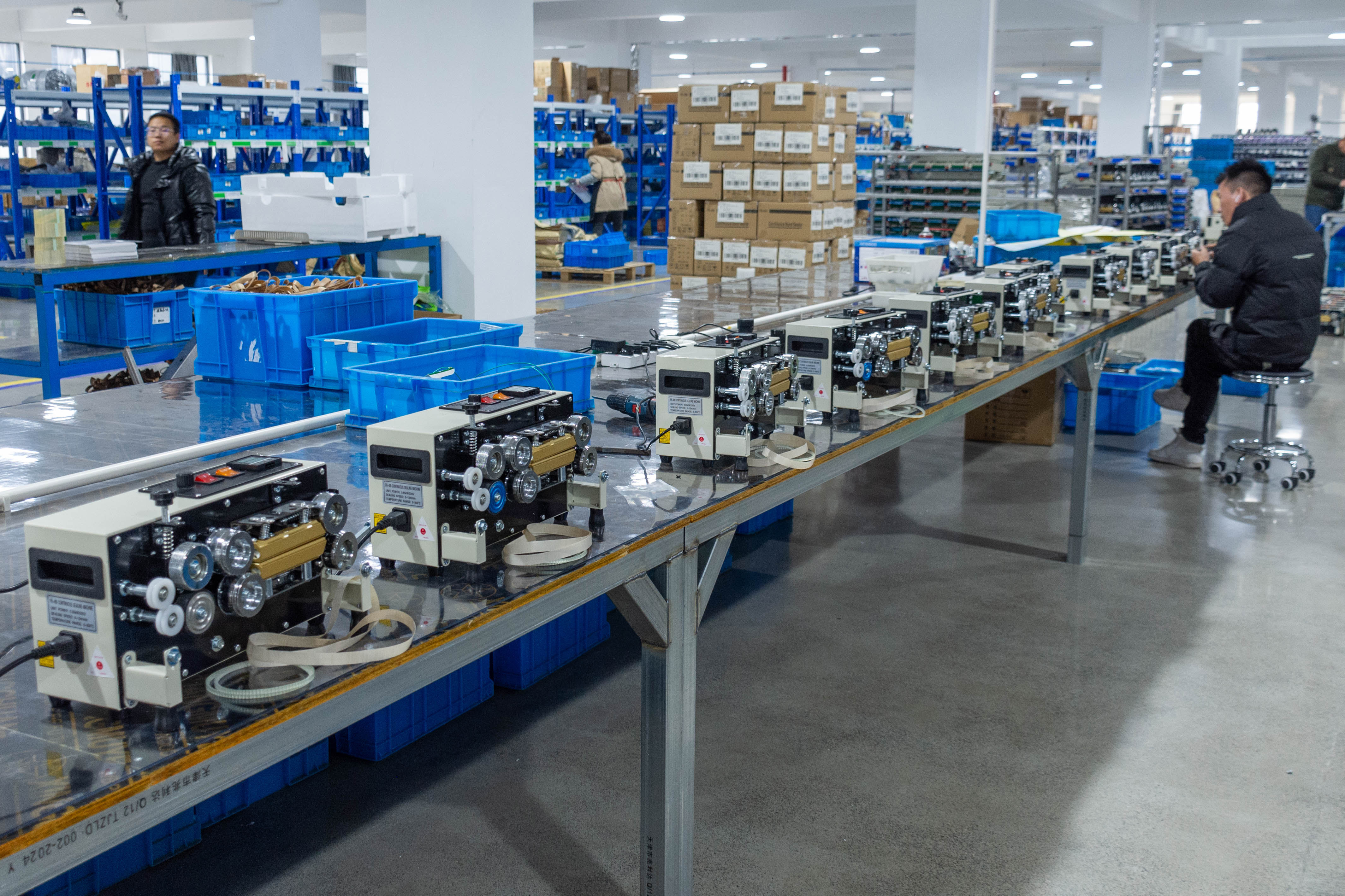 How to Choose a Semi-Automatic Drink Pouches Sealing Machine: Buying Guide