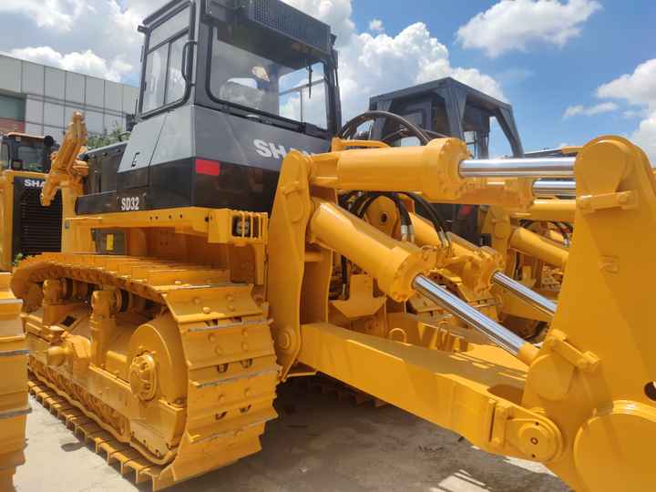 China High Efficient Dozer Sd32 Brand New 320Hp Bulldozer with Ripper ...
