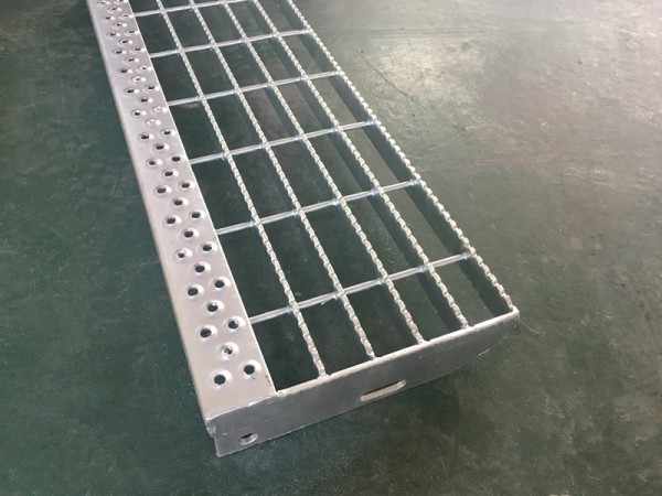 Galvanized Stair Treads with Perforated Metal Anti Slip