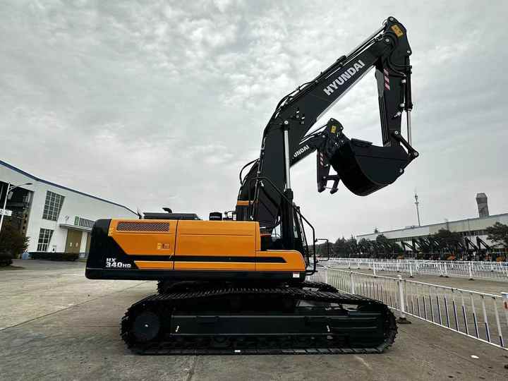 High Quality Crawler Excavator Hyundai HX340HD - Video Inspection